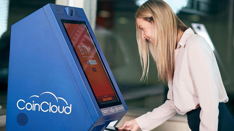 Places you should absolutely never use your debit card, according to ...