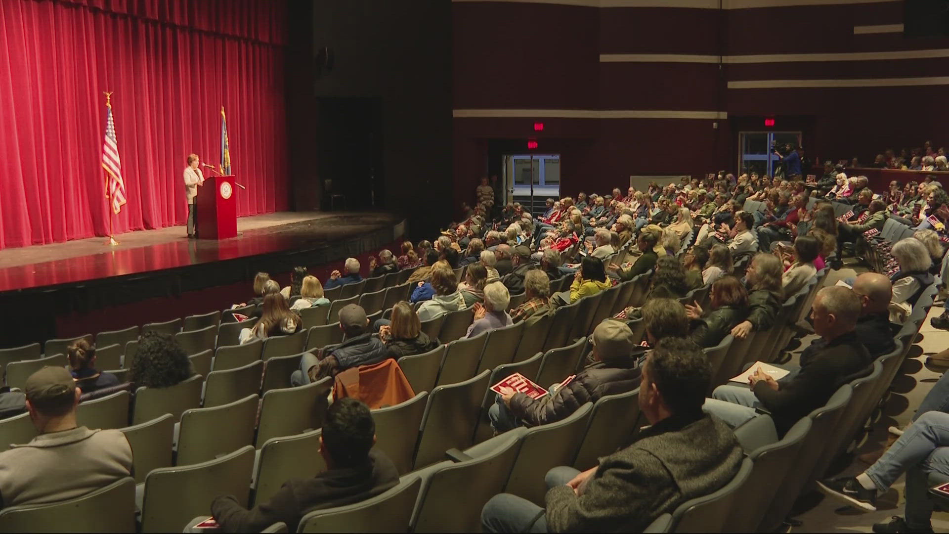 Oregon Rep. Suzanne Bonamici questioned on immigration at Forest Grove ...