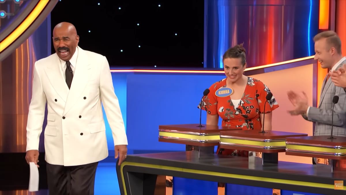 'Family Feud' host Steve Harvey loses it after hearing this famous ...