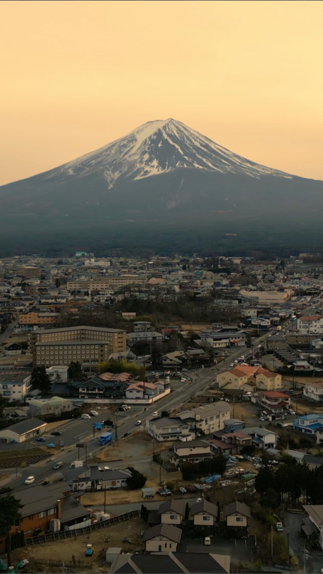 Il Monte Fuji in primo piano: vista aerea della vetta più iconica del ...