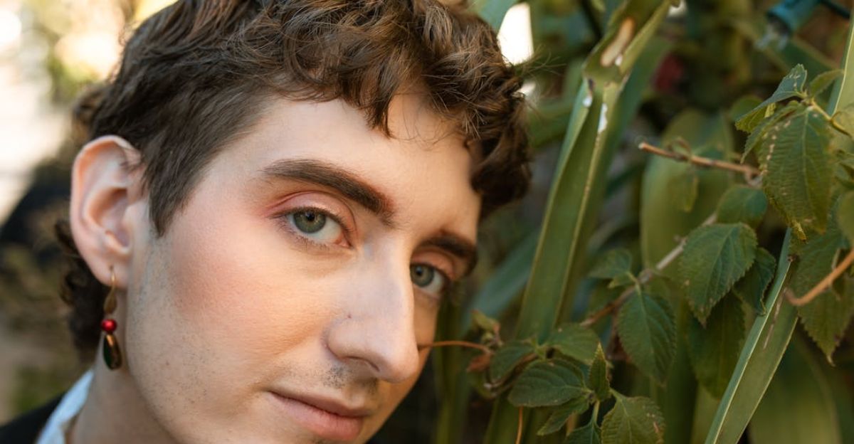 Humans have weaker ear muscles than chimps—yet some humans are still ...