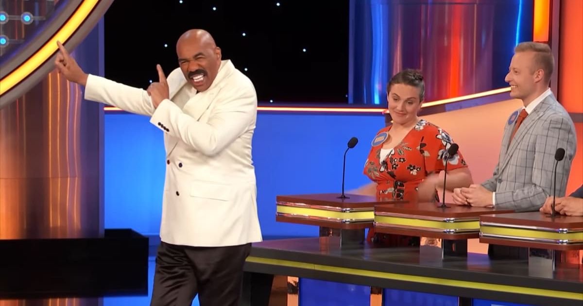'Family Feud' host Steve Harvey loses it after hearing this famous ...