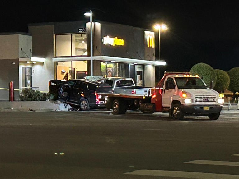 2 people seriously injured, 5 others hurt in multi-vehicle crash in Las ...