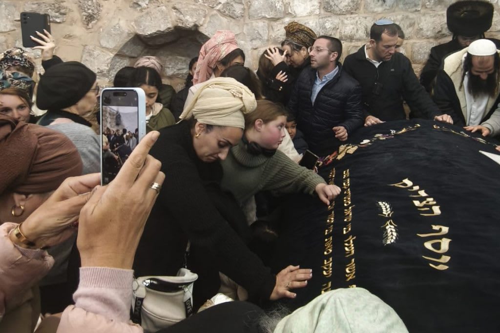 Jews hold first daytime prayer at Joseph’s Tomb in 25 years