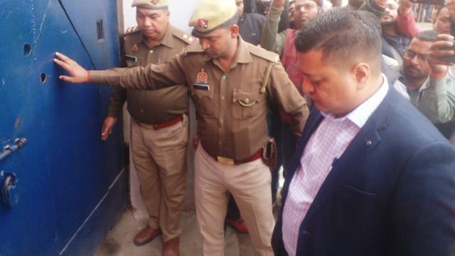 अयोध्या जेल से रेप-हत्या आरोपी दो बंदी फरार, जेल अधीक्षक समेत 7 सस्पेंड