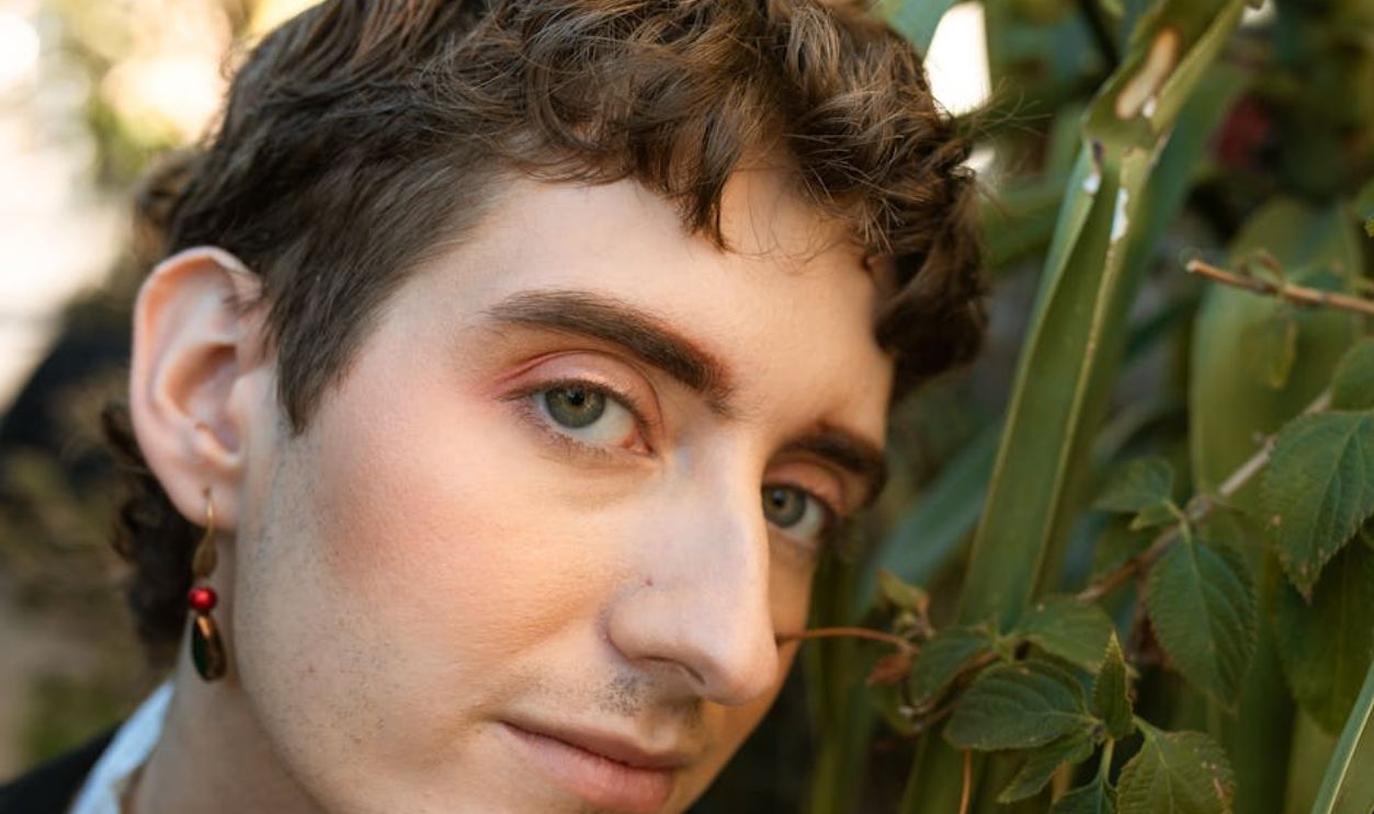 Humans have weaker ear muscles than chimps—yet some humans are still ...