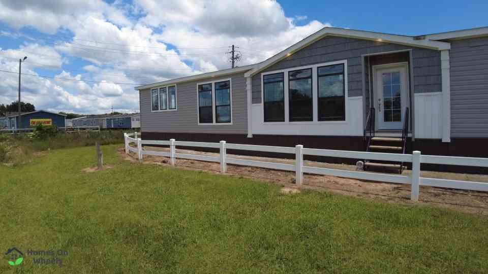 A 4-bedroom mobile home with a hidden walkway