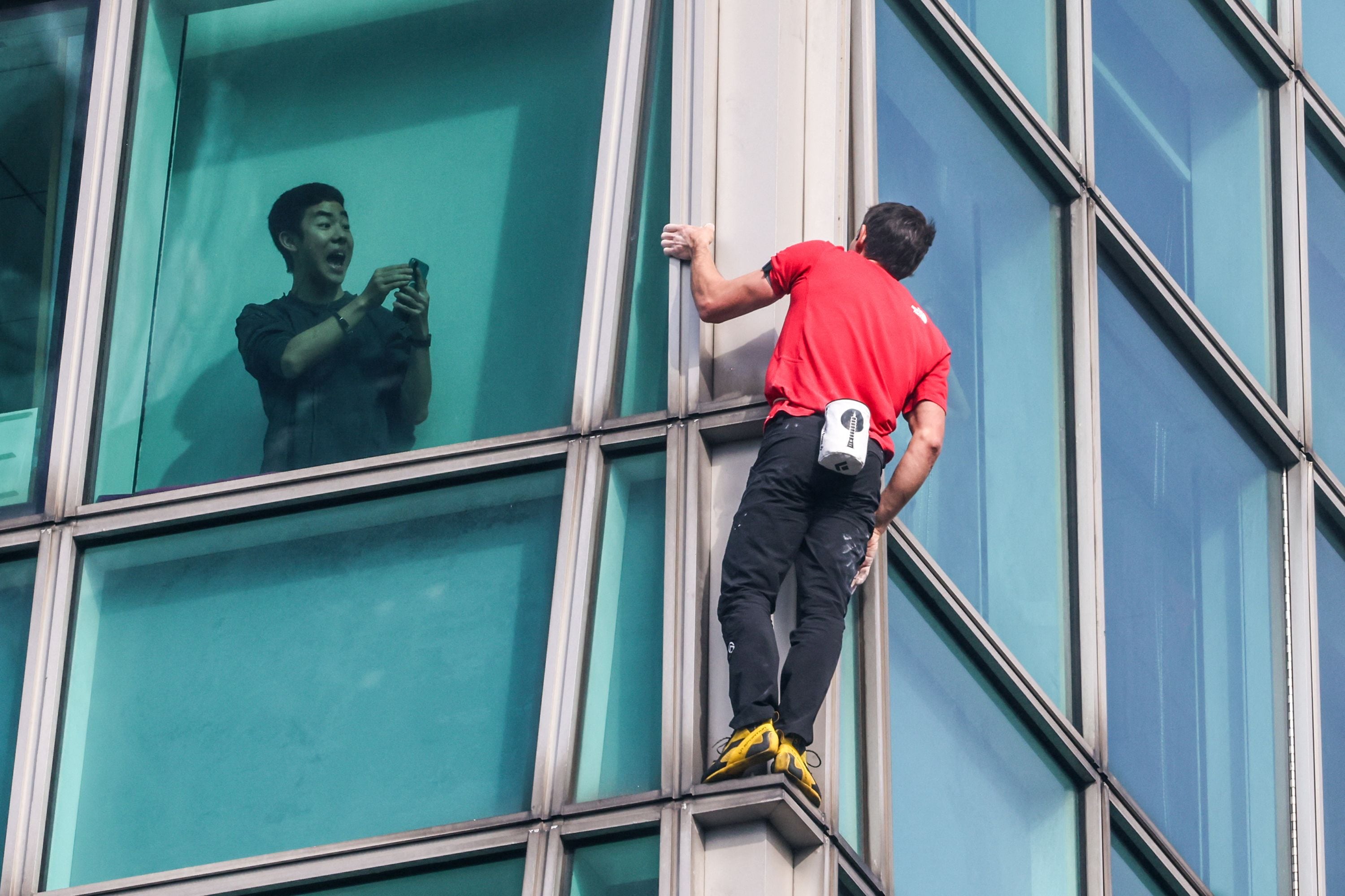 Alex Honnold links vegetarian diet to Taipei 101 climbing feat