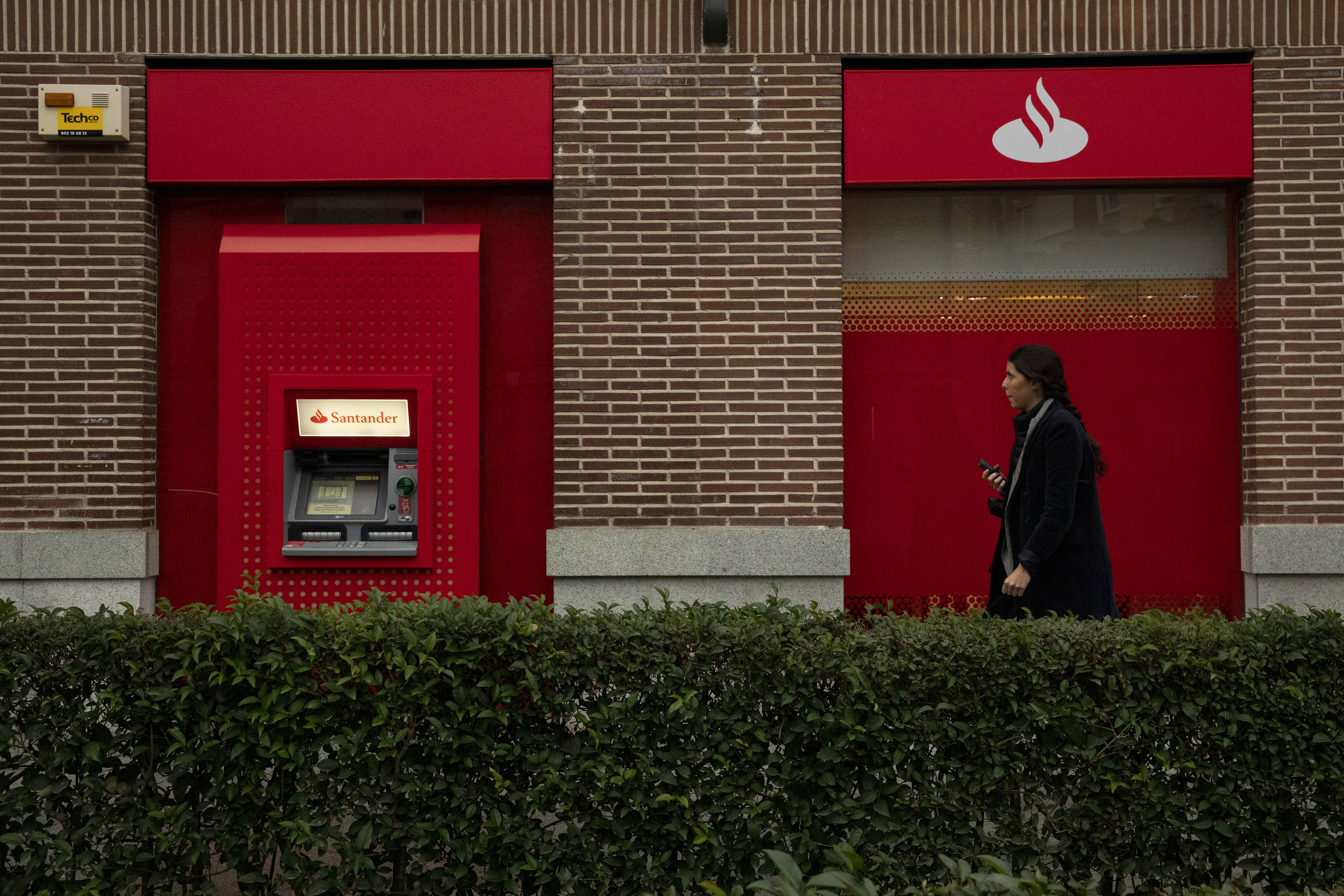 Santander closures: Major bank closing UK branches as high street ...