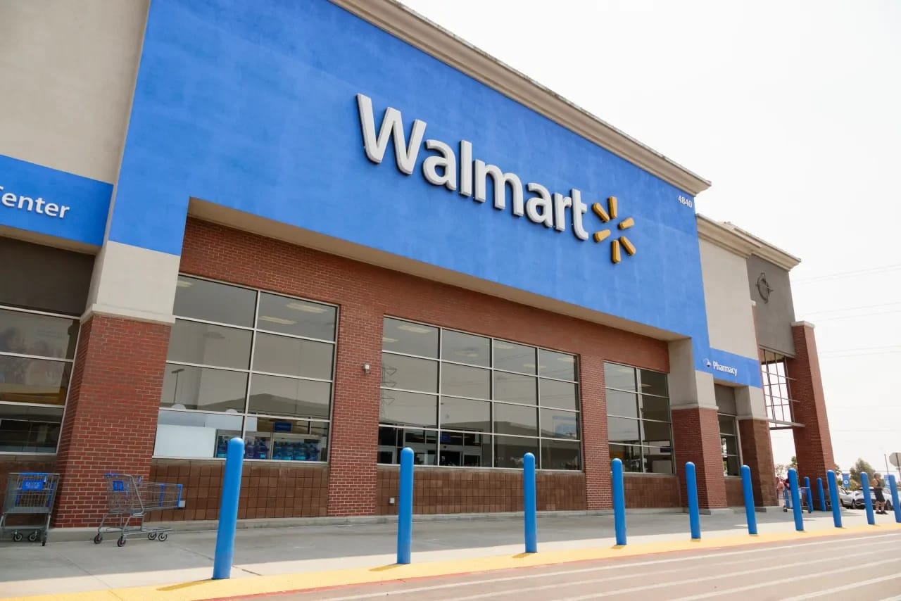 Is Walmart really closing 250 stores in California? Trump's reshare ...