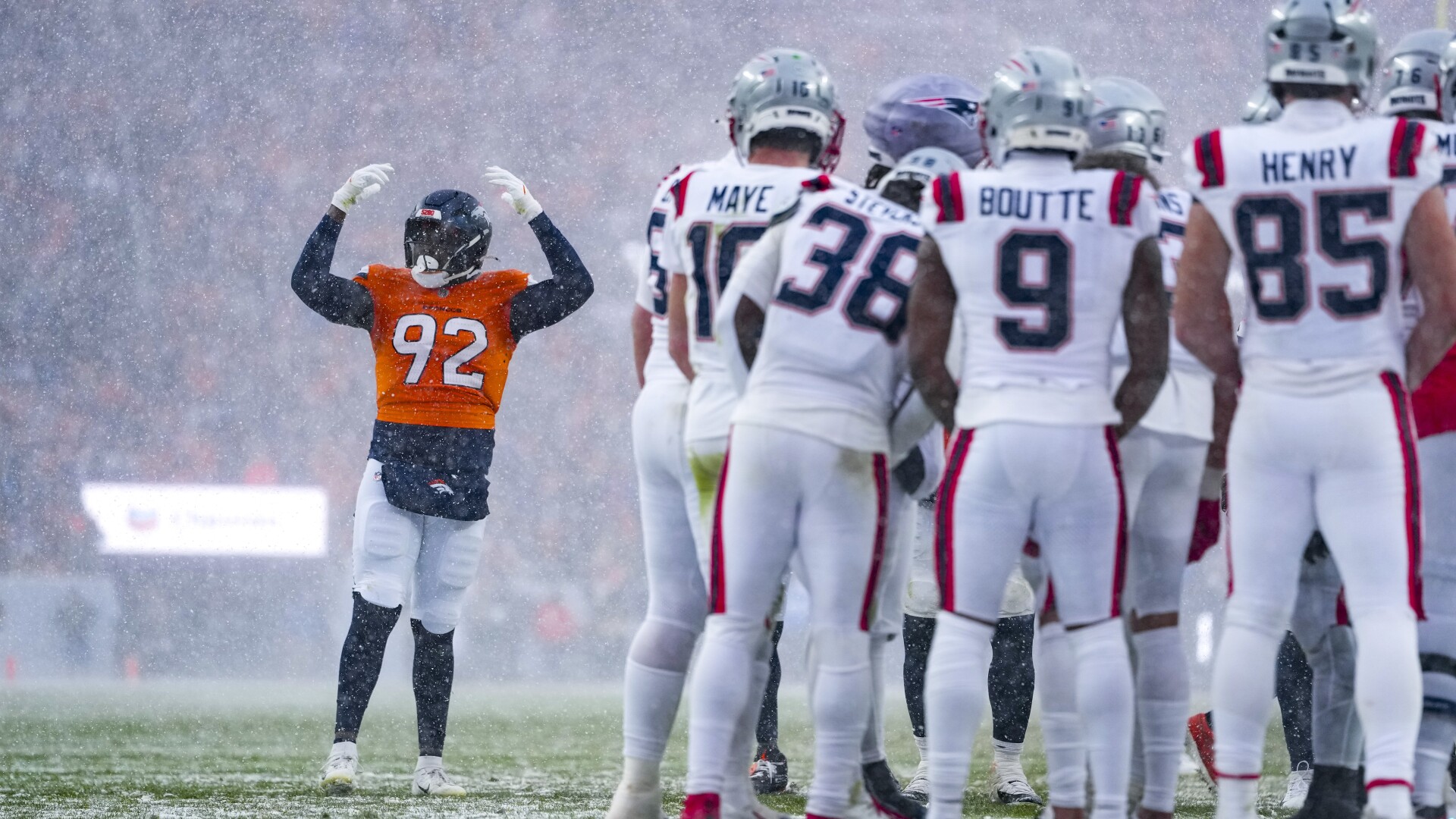 Broncos plan new stadium with retractable roof, would have closed it in ...