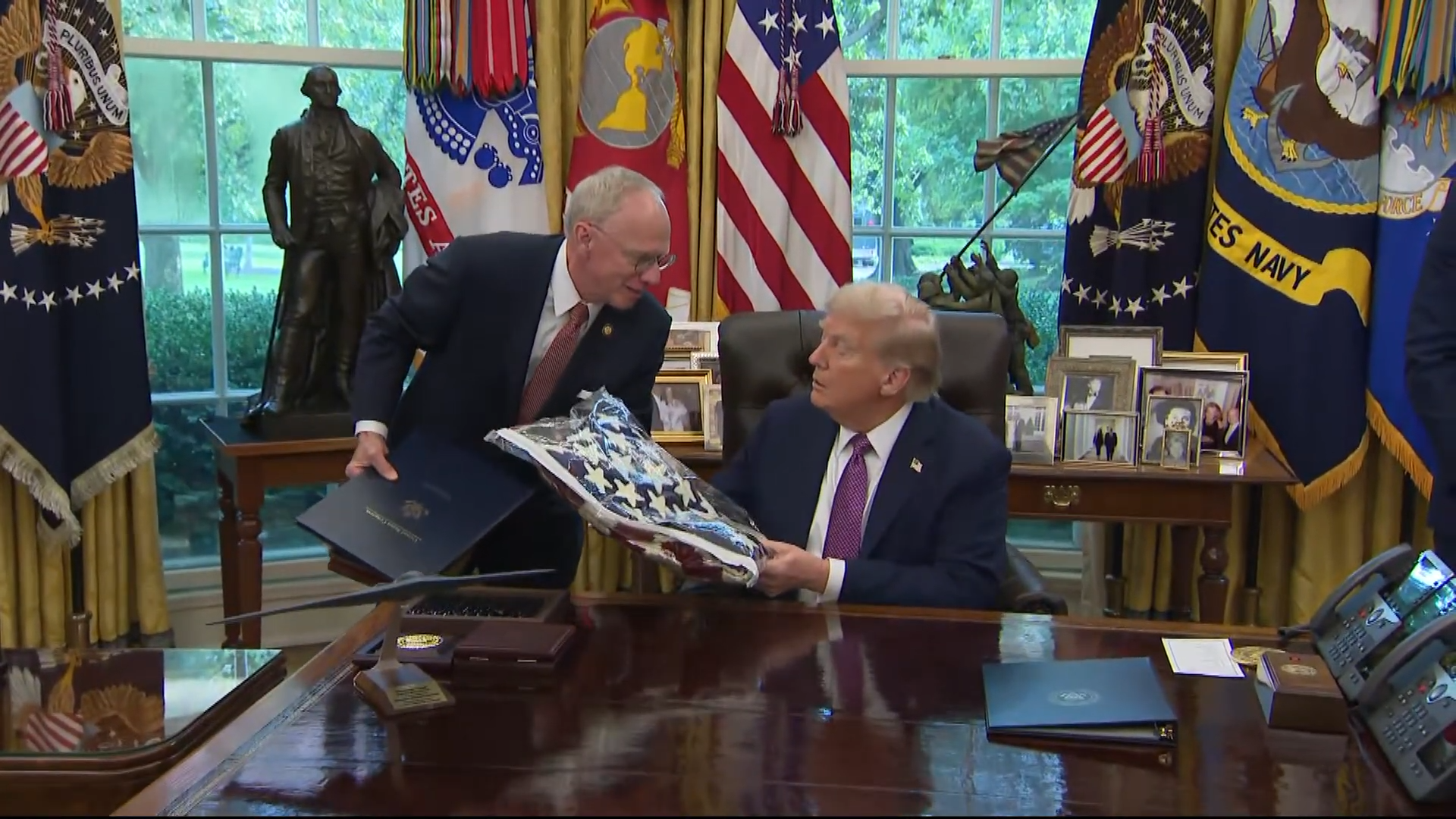 'It's the American flag': Trump sets an example of mental decline when ...