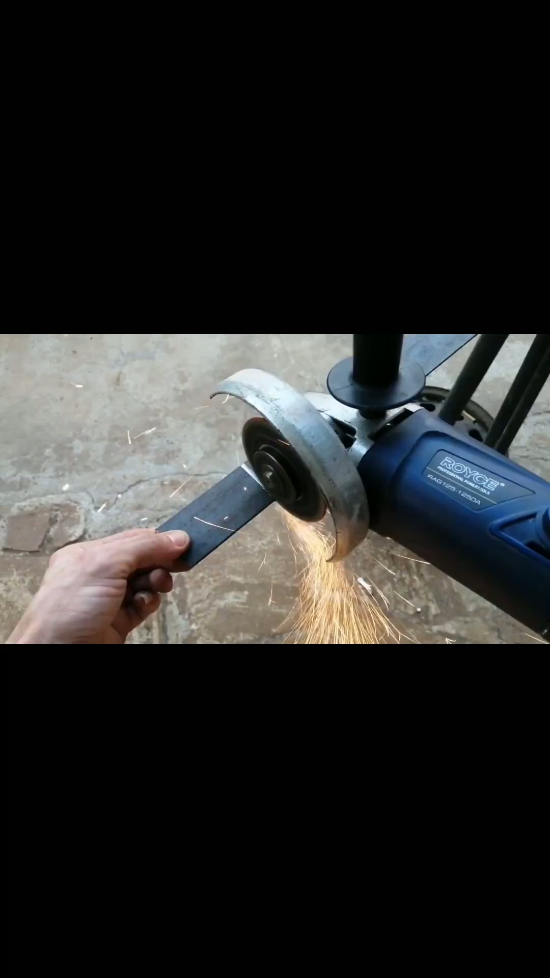 Shows how to prepare a tool to decorate the floor