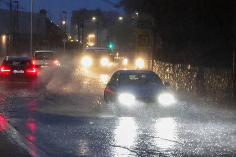 Ireland weather warning: Met Eireann urges homes to pack emergency kit ...