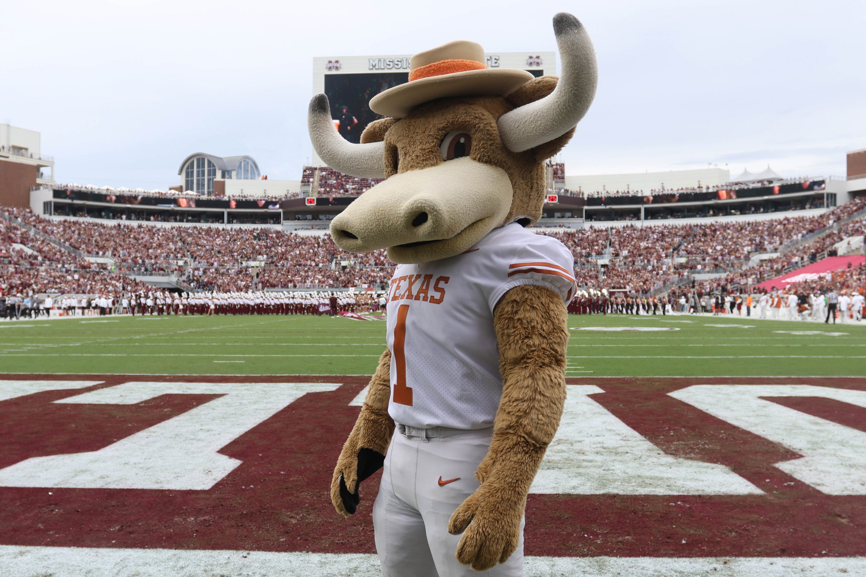 Texas set to hire Georgia's Garrett Cox as senior defensive analyst