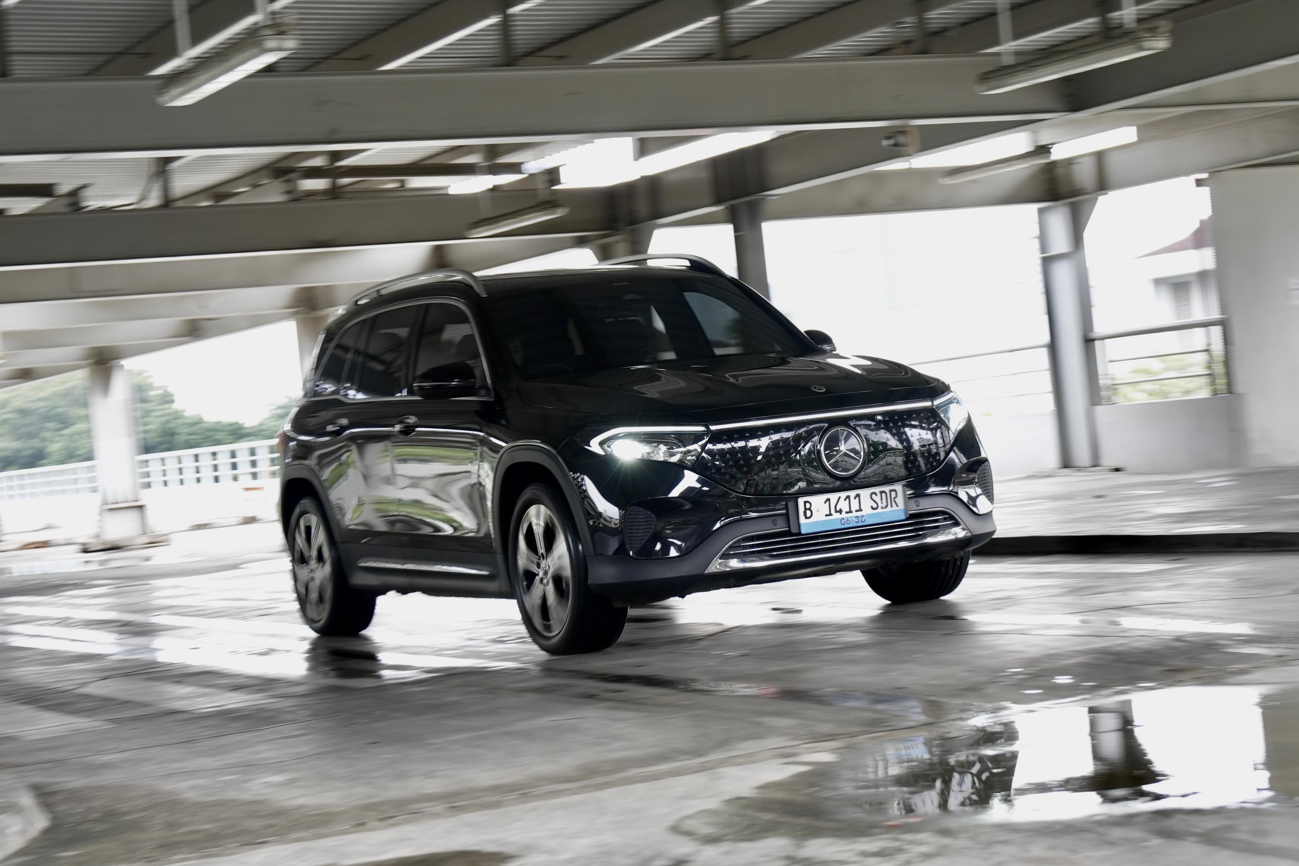 Punya soket CCS2, secepat apa ngecas baterai Mercedes-Benz EQB 250+?