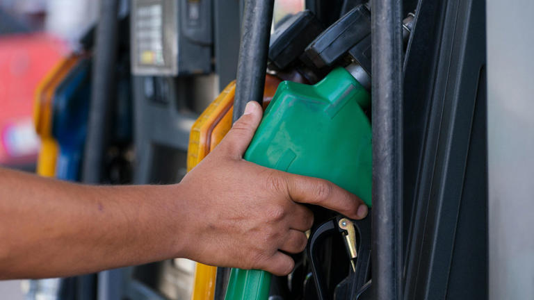 Places you should absolutely never use your debit card, according to ...