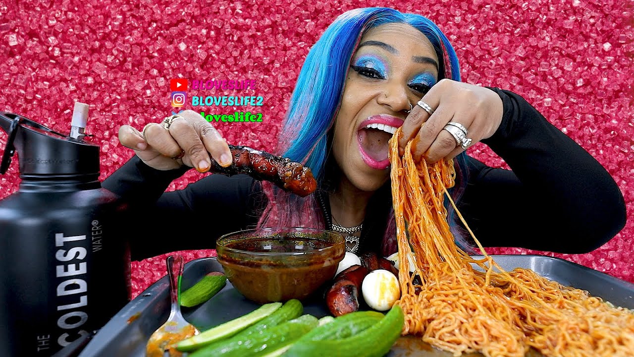 I slurp 2X spicy noodles, sausage, eggs, cucumbers mukbang