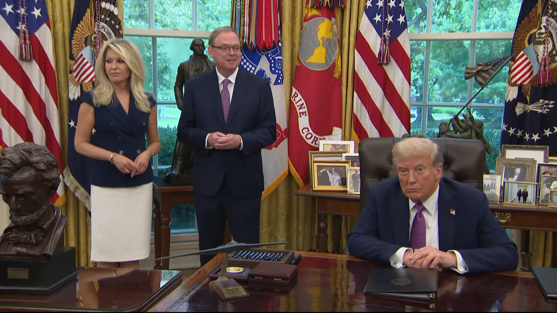 'I'll let Kevin speak about that': Trump panics, dodges question after ...