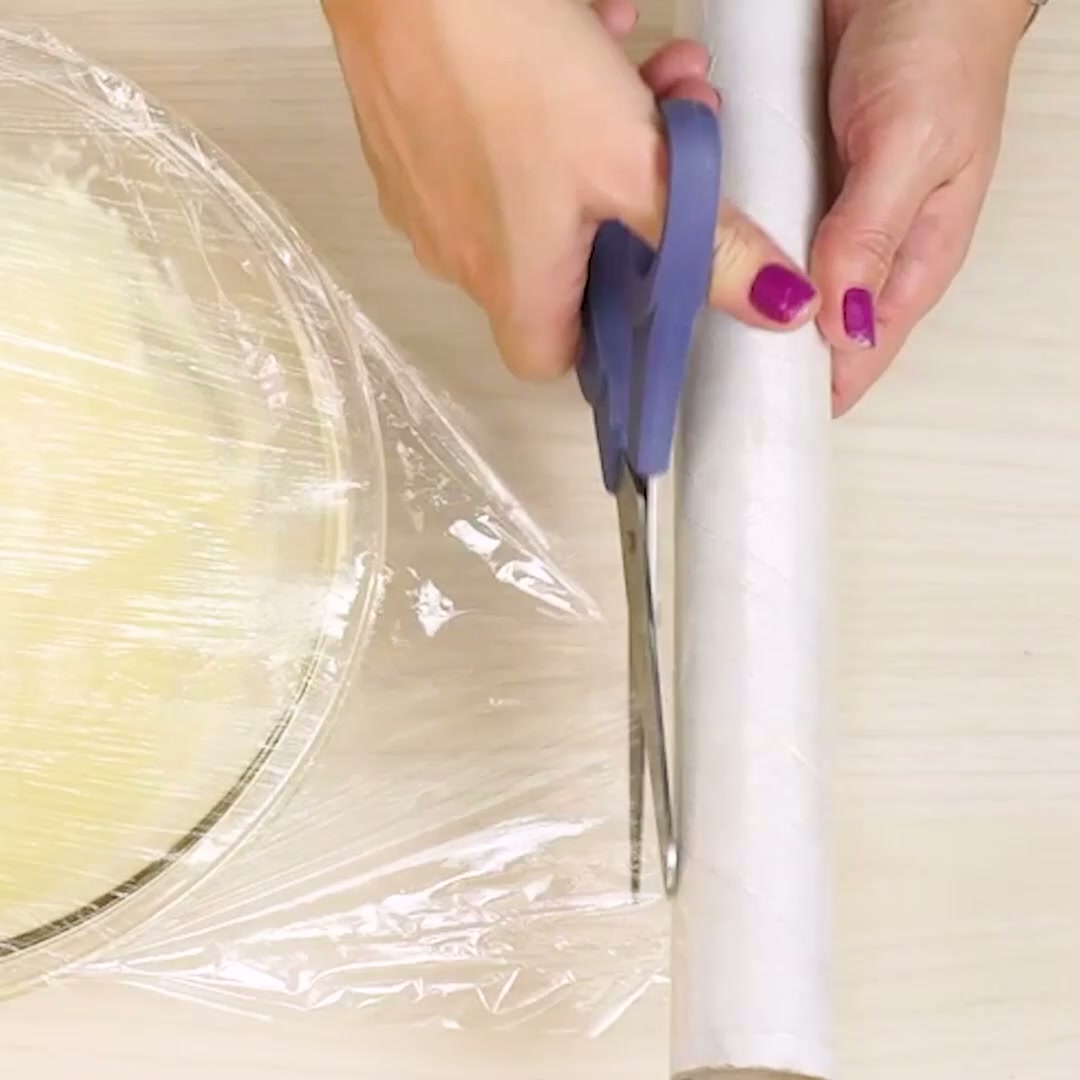 Ovo de Páscoa recheado (com bolo, creme e morango)