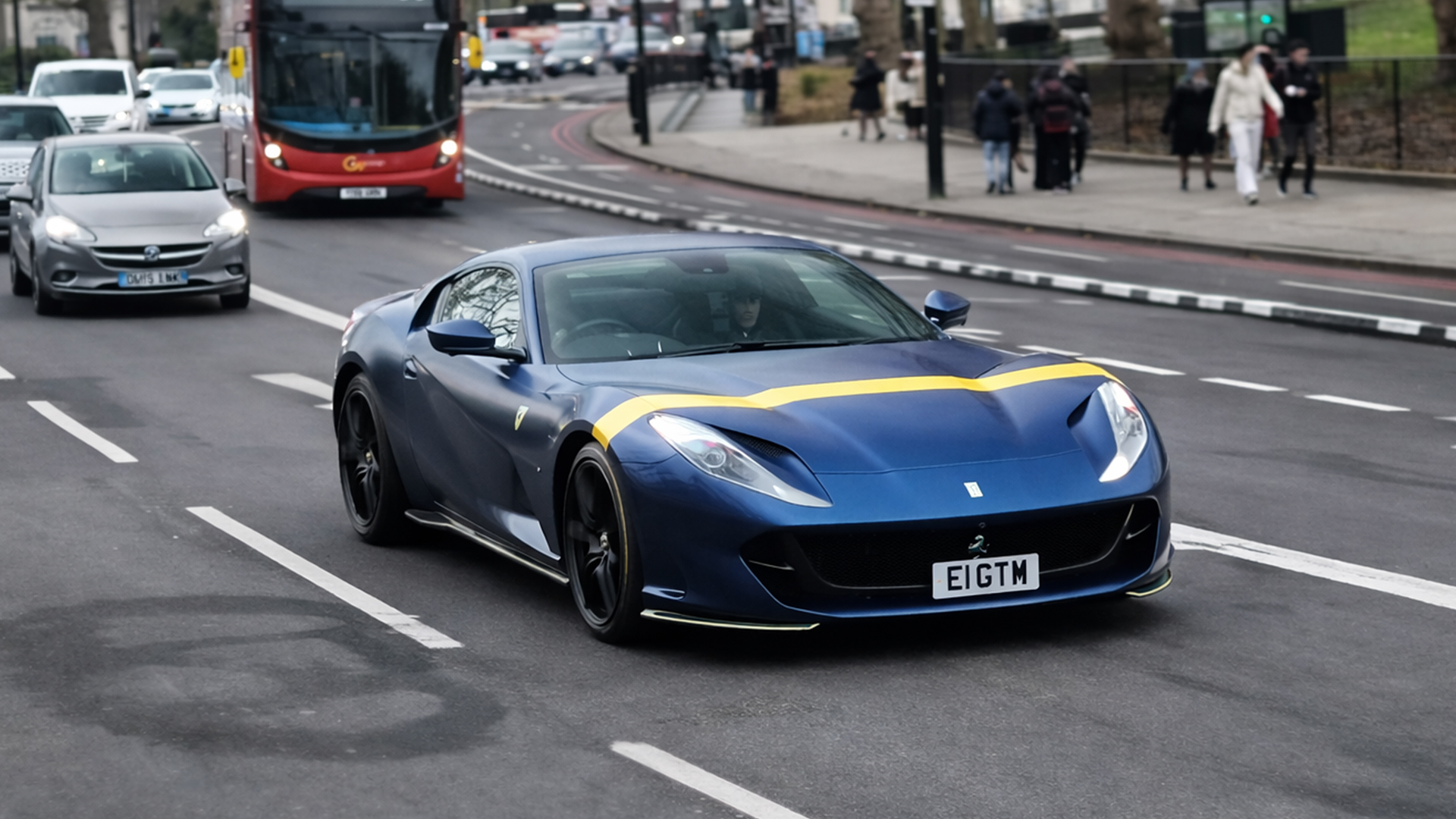 London traffic meets a $450,000 Ferrari supercar