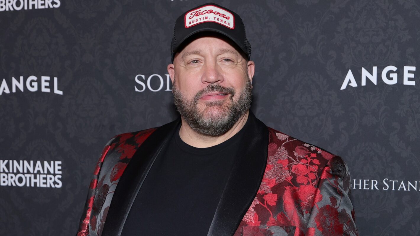Kevin James strikes 'King of Queens' pose amid reboot rumors