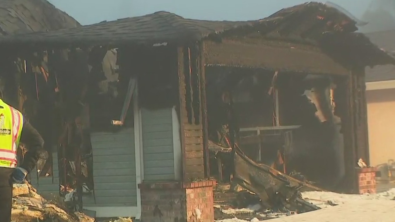 Elk Grove garage fire leaves property with major damage