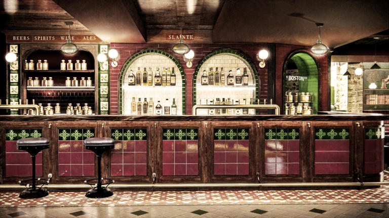 Edinburgh Old Town's Globe Bar announces it will re-open in three weeks ...