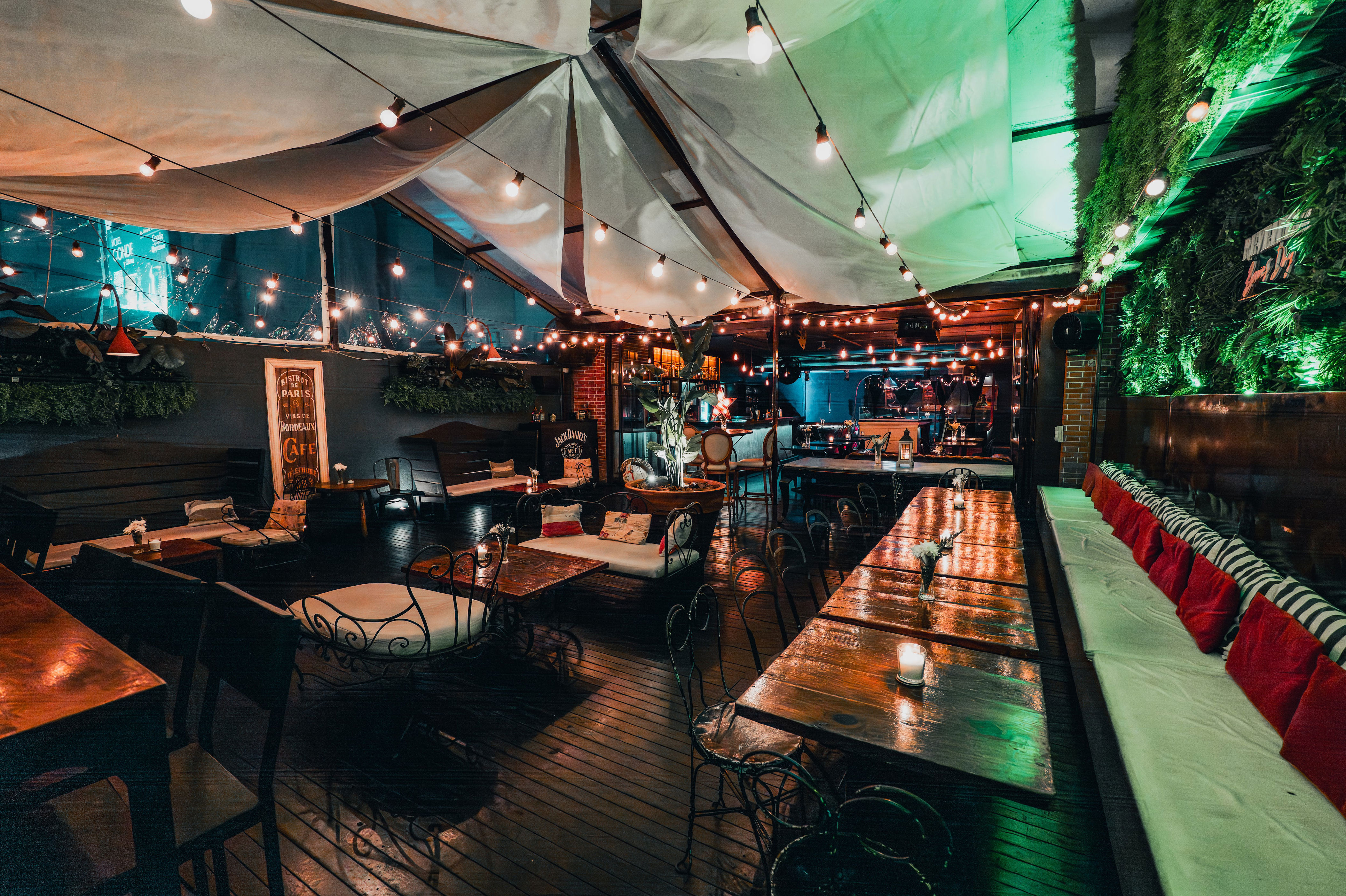 Renée: el bar con DJ en vivo, cocina gourmet y coctelería premium en ...