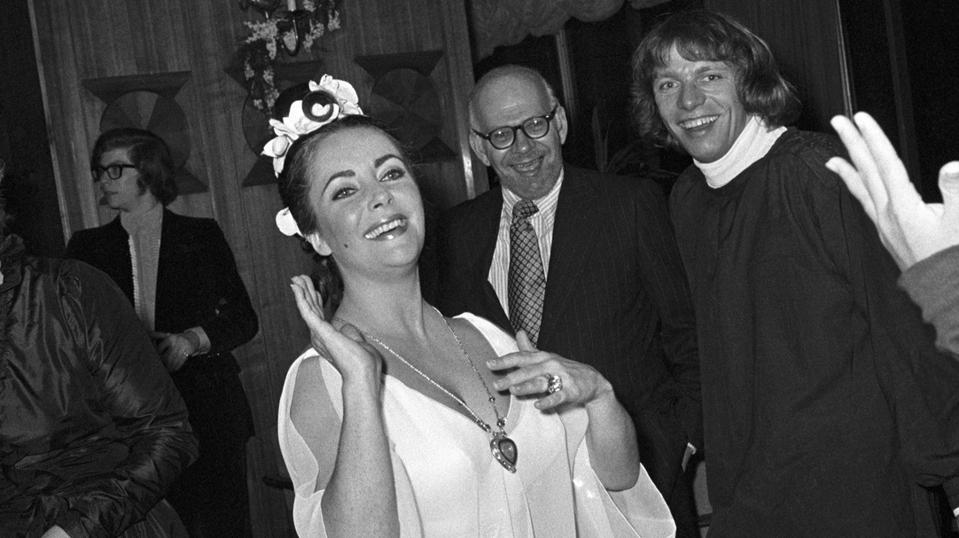 Margot Robbie wore Elizabeth Taylor's iconic Taj Mahal diamond to ...