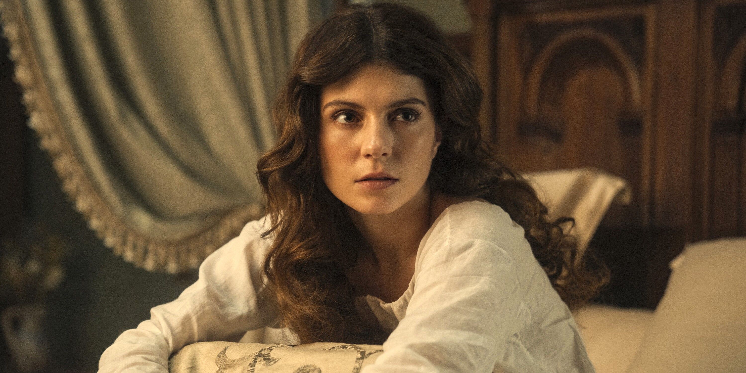 People we meet on vacation star's rom com series with a 95% RT score is ...