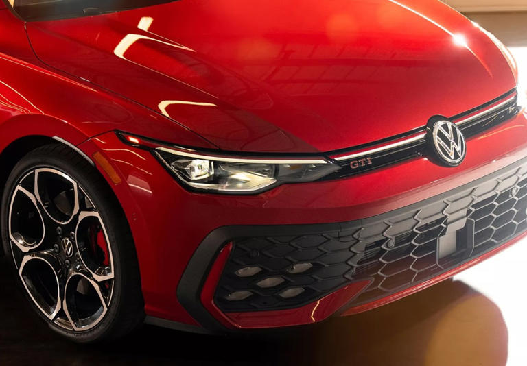 Volkswagen Golf GTI finally gets a cool lease offer this January