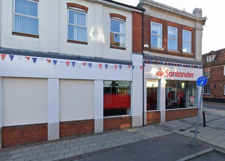 Leighton Buzzard to get banking hub following news Santander branch is ...