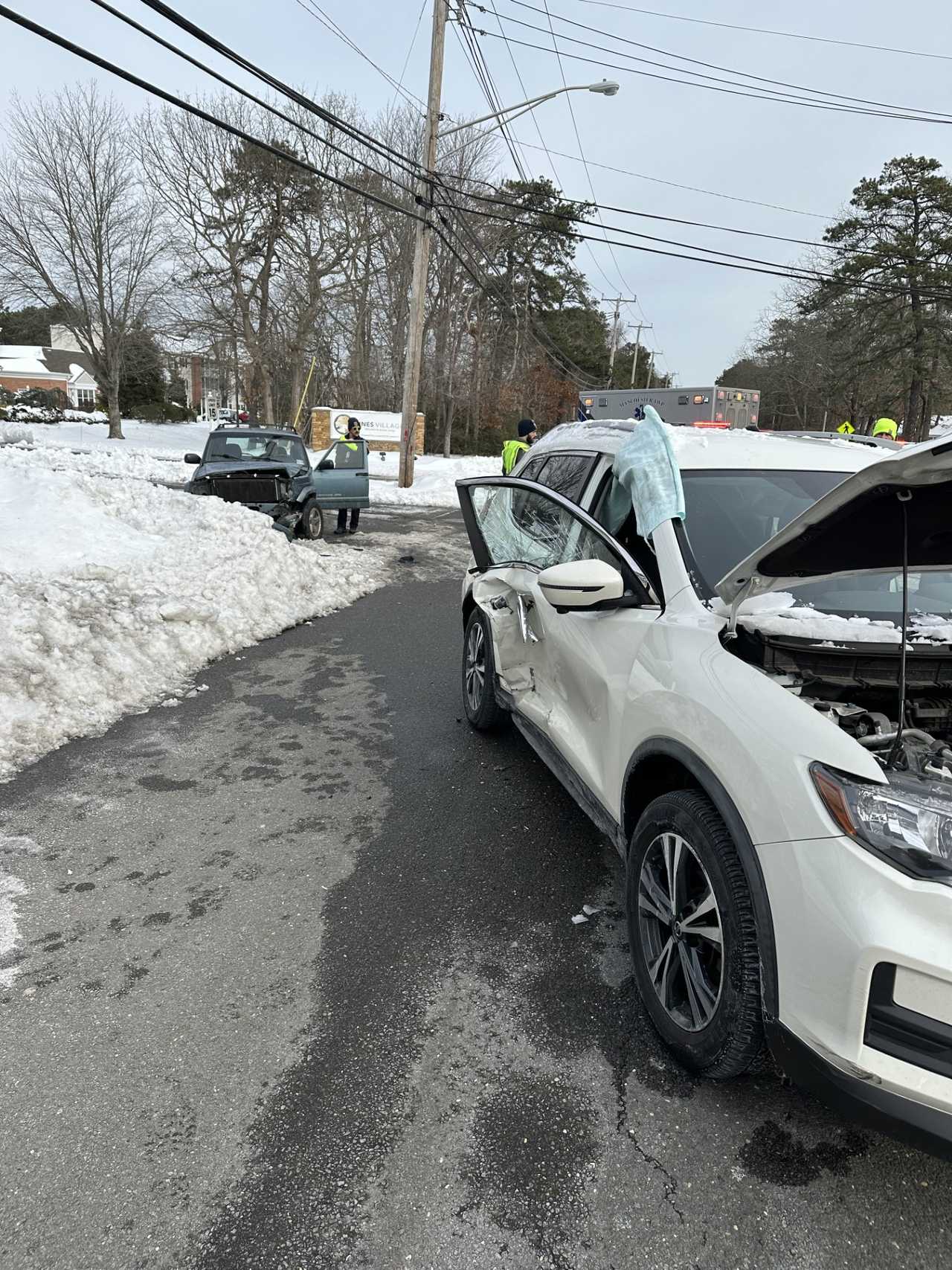 Three hospitalized in 3-car crash: Manchester PD