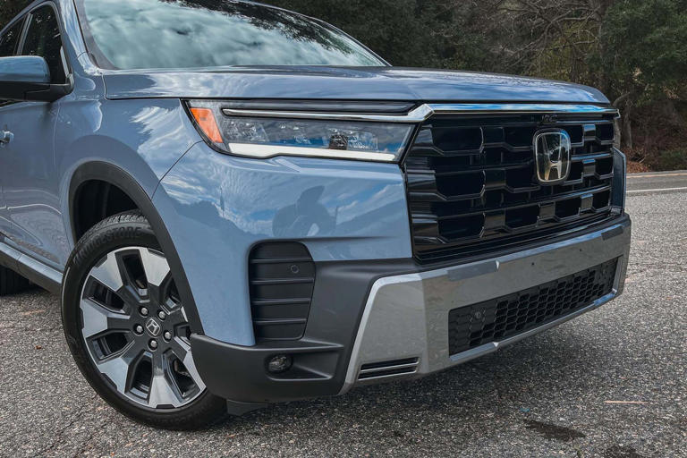 View exterior photos of the 2026 Honda Pilot