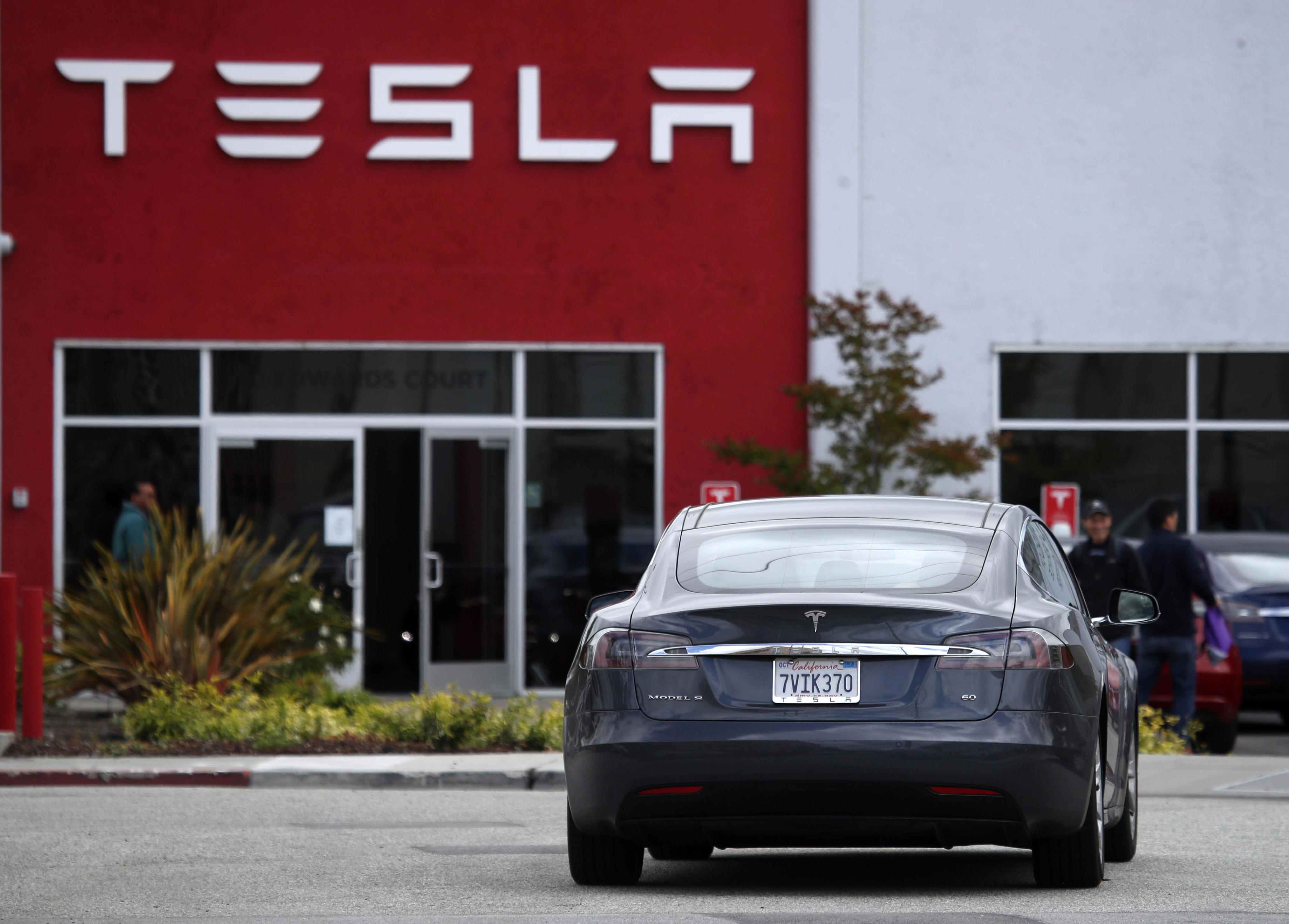 Tesla to stop making Model S and Model X electric vehicles