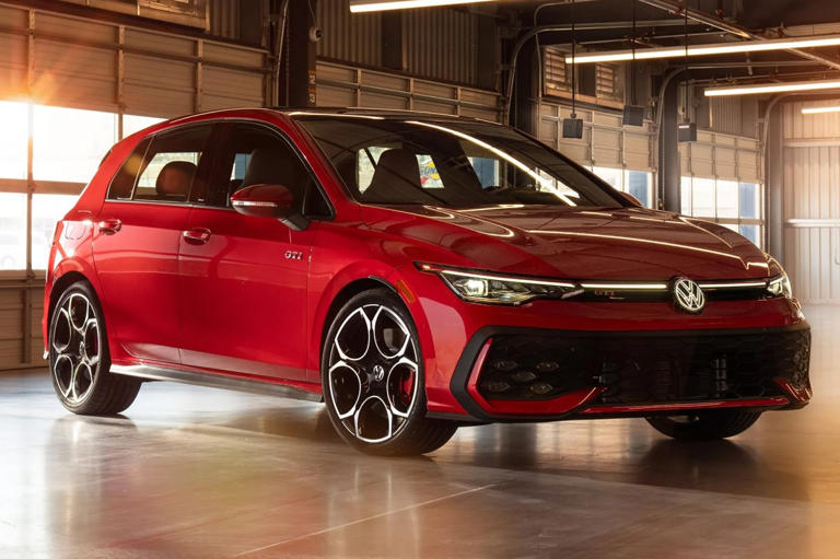 Volkswagen Golf GTI finally gets a cool lease offer this January