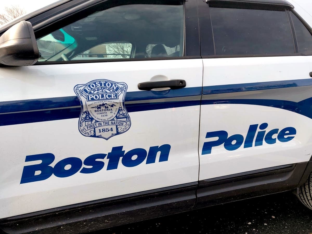 2 suspects sought in Boston ambulance bay break-in: Police report