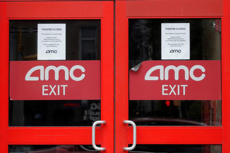 Theater company AMC expects another loss, strikes deal with creditors