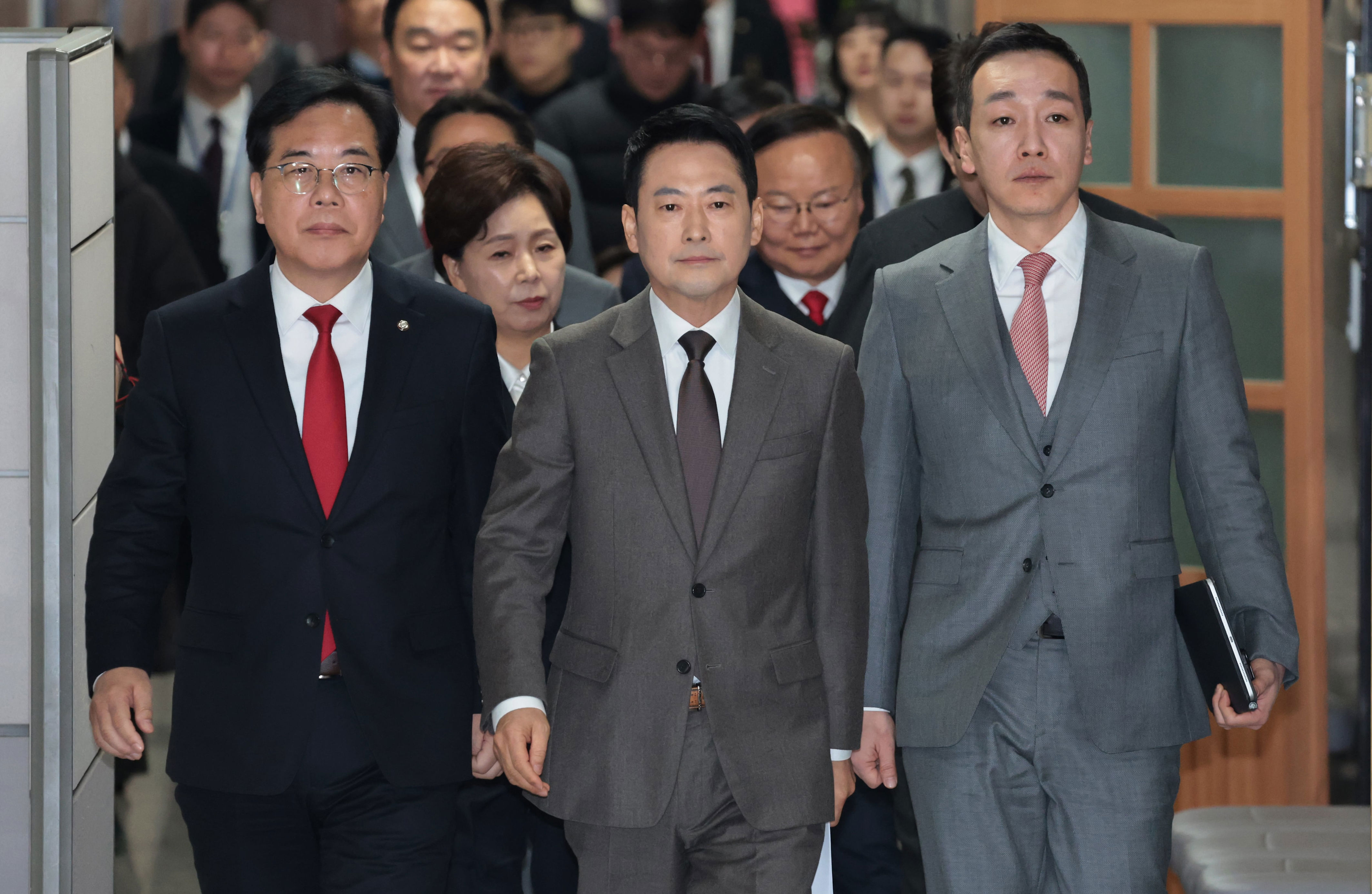 People Power Party lawmakers demand explanation on Han Dong-hoon expulsion