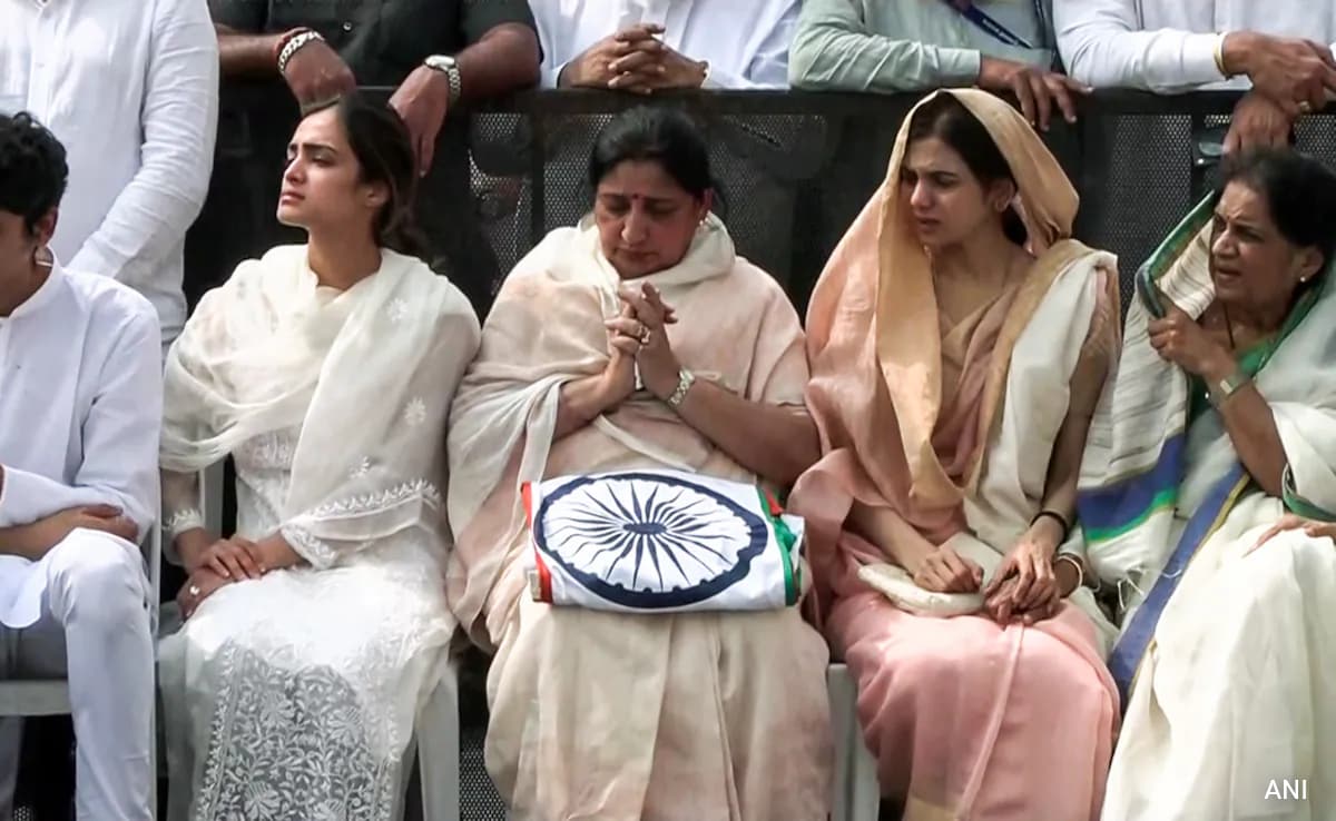 NCP leaders' courtesy meet with Ajit Pawar's wife sparks succession buzz