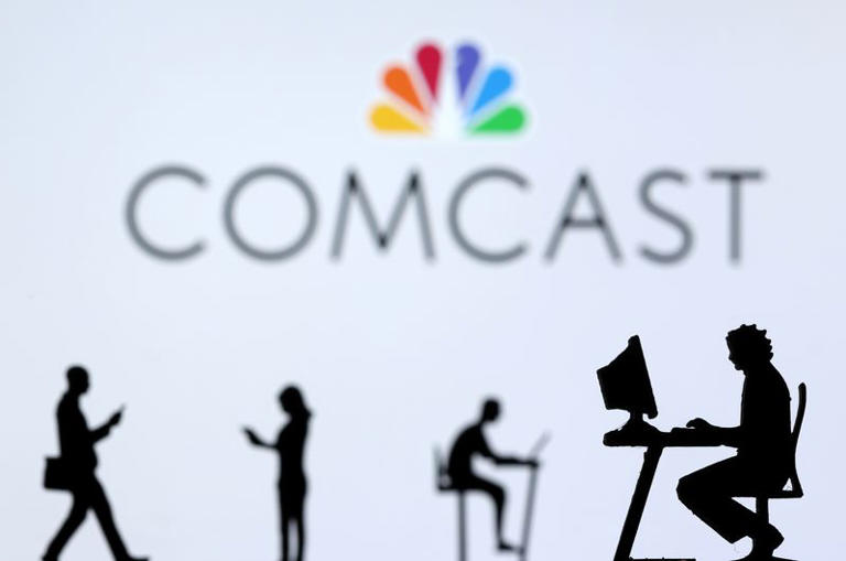 Comcast sheds more broadband customers as wireless competition mounts