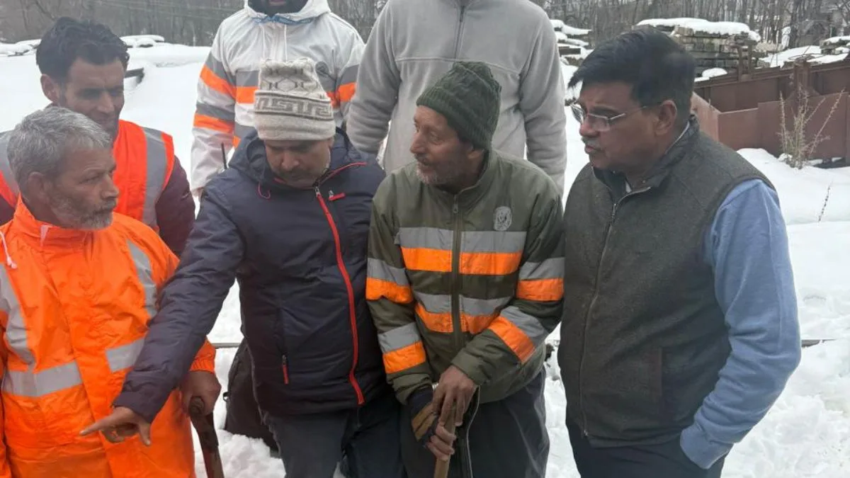 Northern Railway GM reviews rail readiness in Kashmir as temperatures ...
