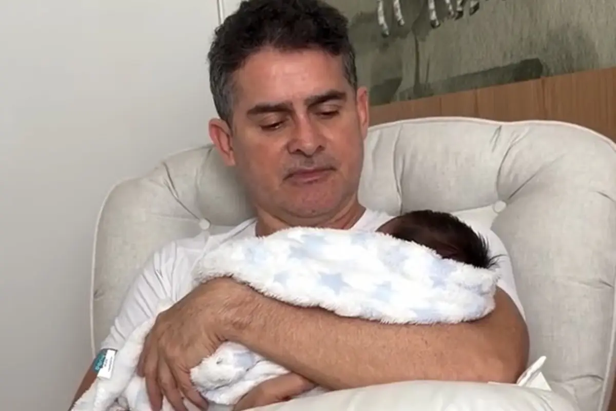 David Almeida, prefeito de Manaus, se afasta do cargo por 10 dias após ...