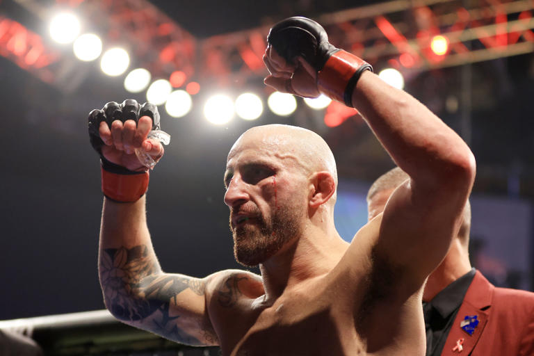 UFC 325 pre-event facts: Alexander Volkanovski can tie Jose Aldo record