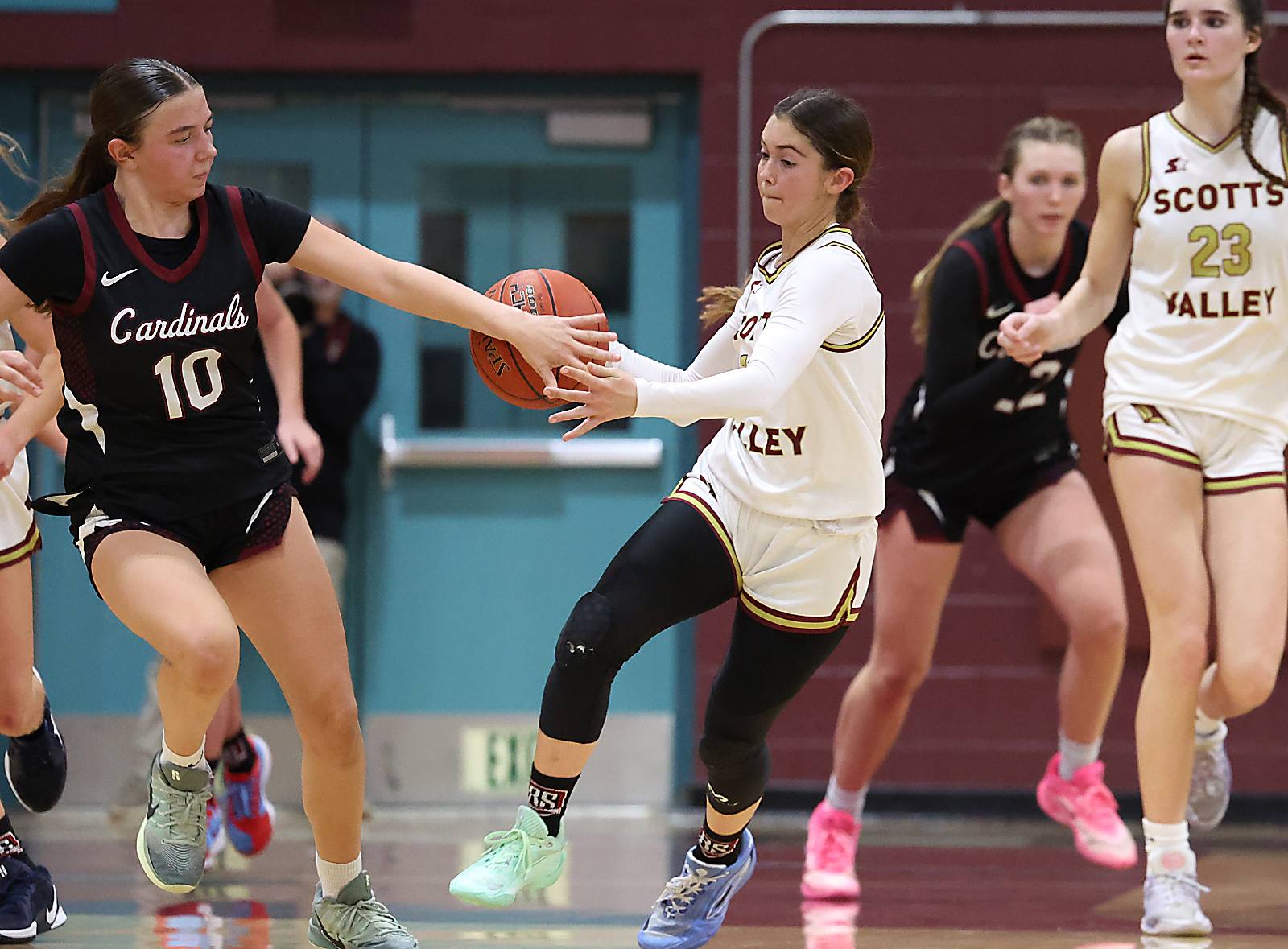 Scotts Valley girls storm past Santa Cruz to close in on SCCAL title ...