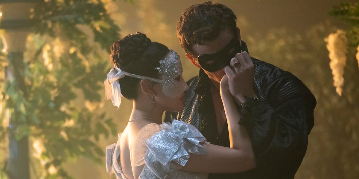 Luke Thompson and Yerin Ha give details on filming ‘Bridgerton’s ...