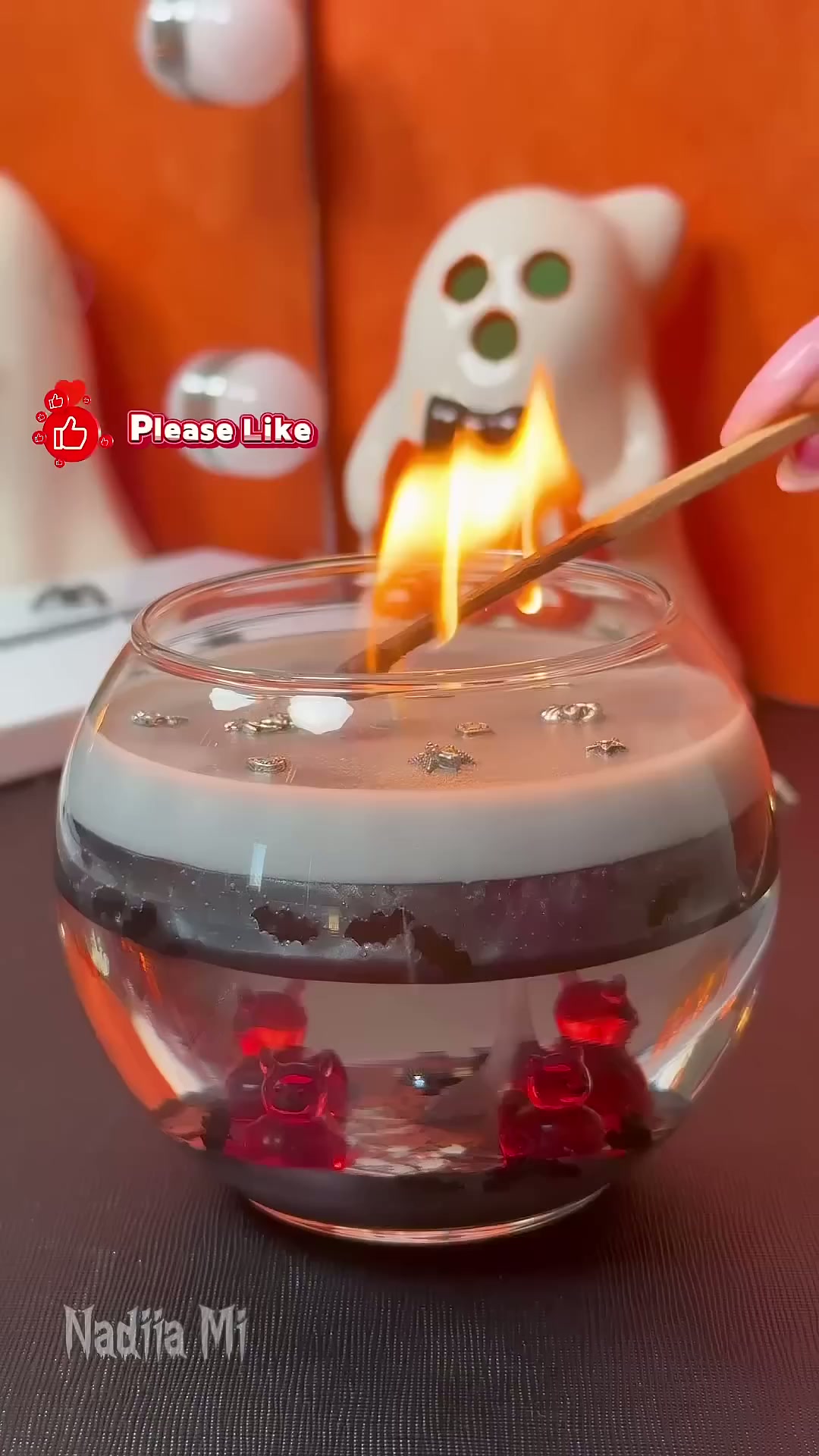 Relaxing ASMR | Spooky duck candle DIY for Halloween vibes👻🎃