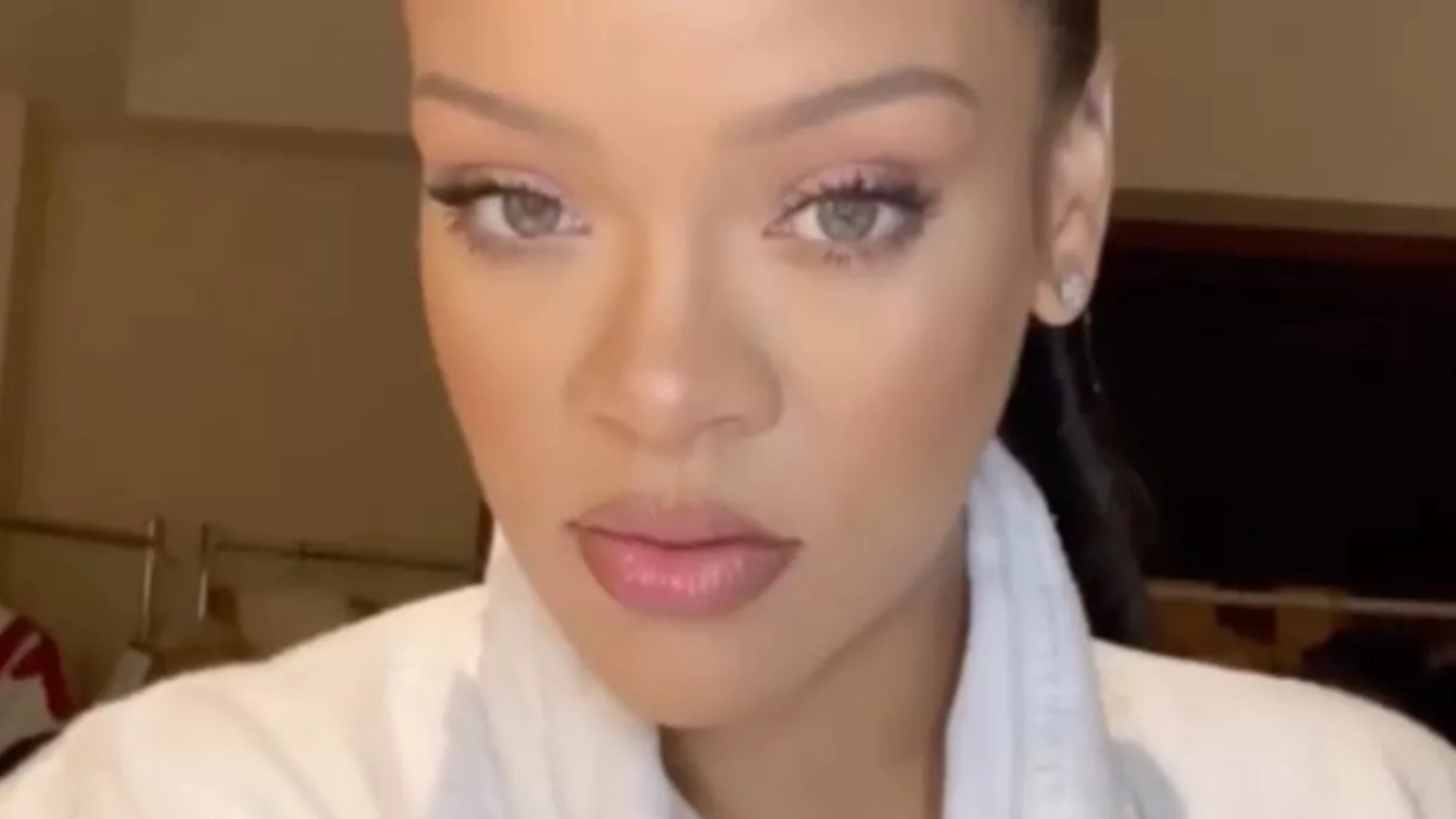 Un'altra pancia: Rihanna di fronte alle continue critiche degli haters