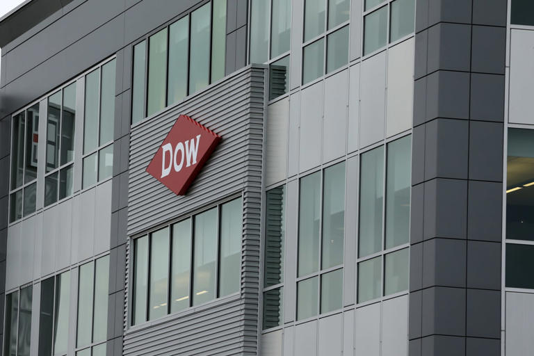 Dow Inc. stock drops after earnings report. Why it’s cutting 4,500 jobs.
